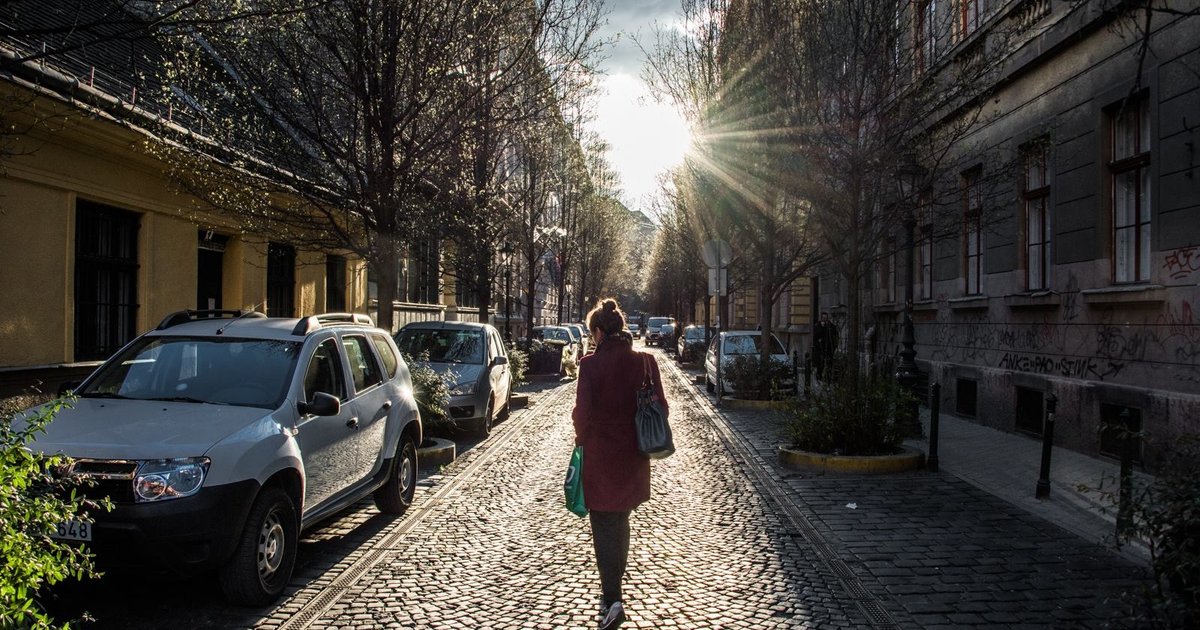 Parókia – Egyedül?